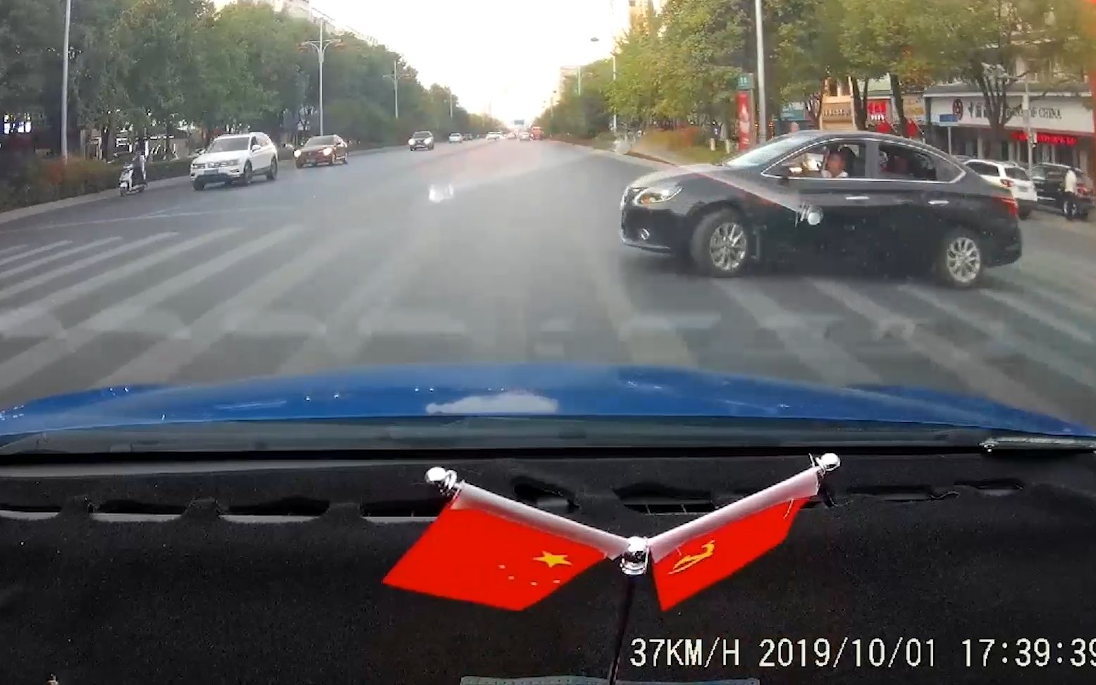 20191001车祸集锦:车祸就在一瞬间!每天更新