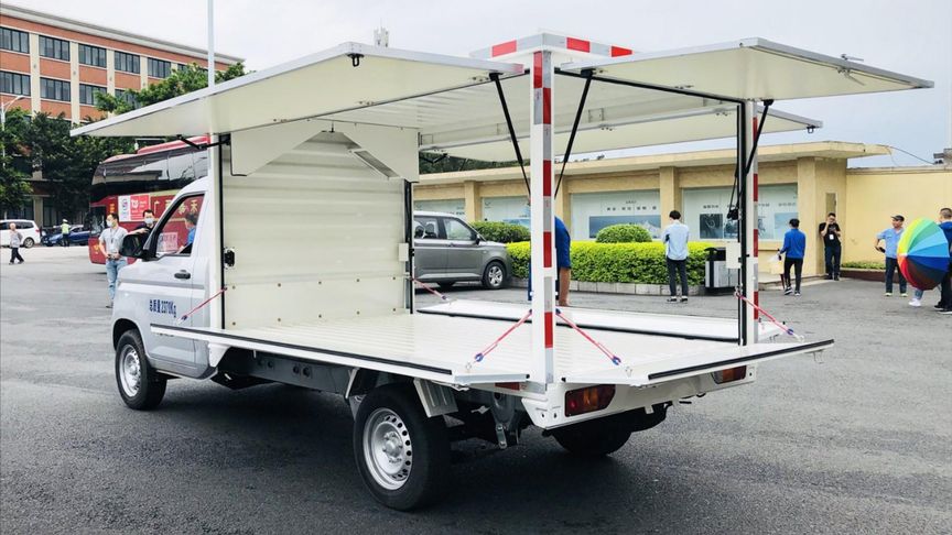 五菱“地摊神车”火爆，5万多块容积5300L，蓝牌C本就能开！