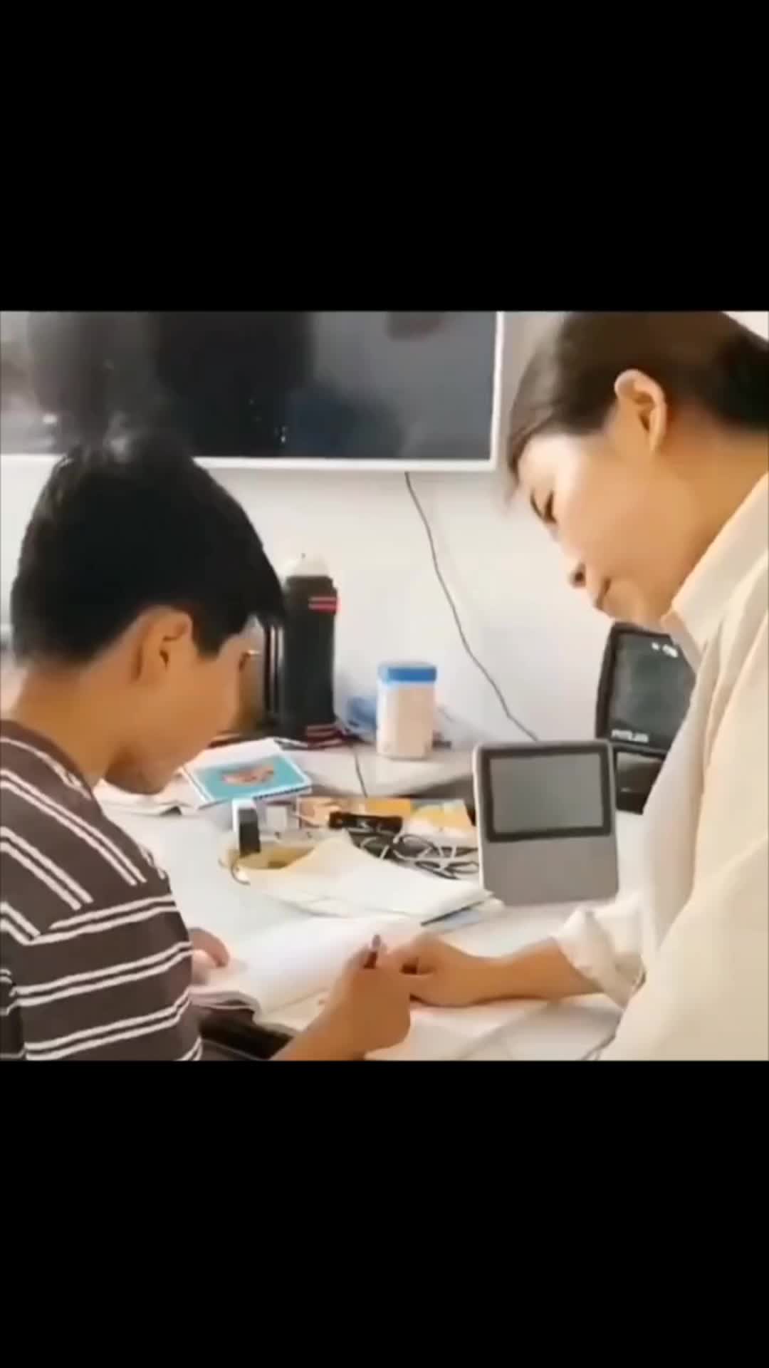 家长辅导孩子崩溃的瞬间!