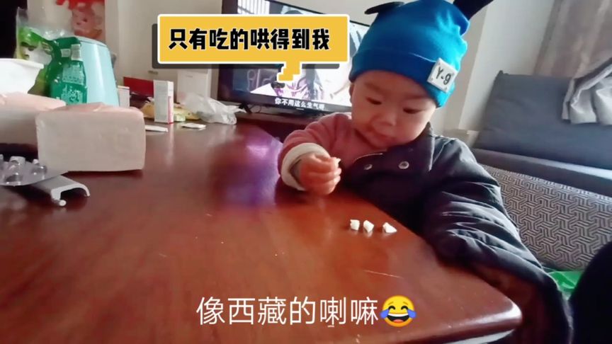 十一个月宝宝留置针扎手上,妈妈为了保护针,啥办法都用上了