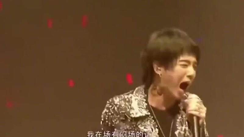 歌手消音后的差距,张碧晨开口百万调音师下岗,华晨宇却一言难尽