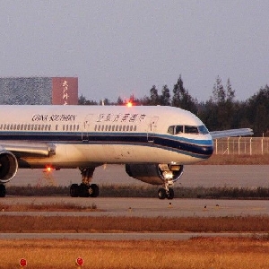 飞翔在西藏的波音757 