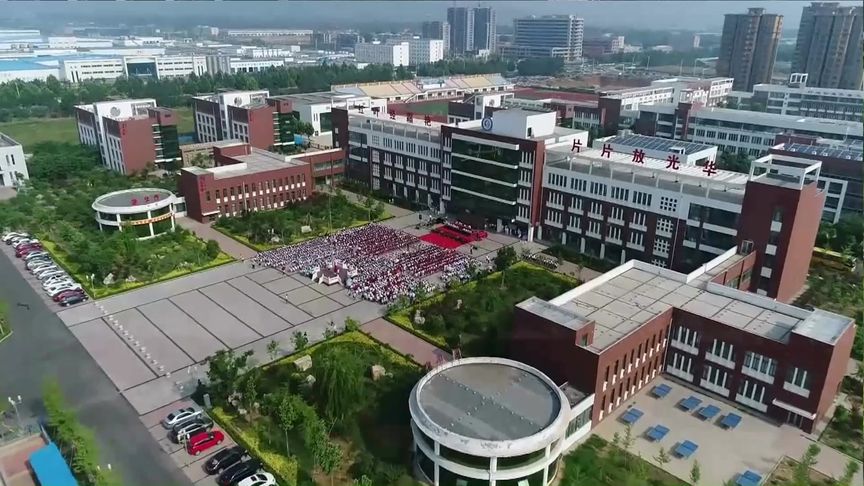 航拍:小学生升旗仪式也如此壮观!