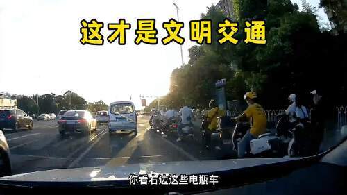 这才是教科书式骑行!每个电动车车主都该看看