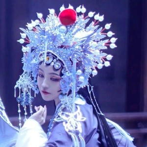 是贺娜娜吧 