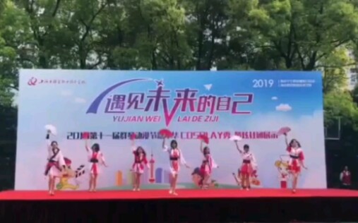 寄明月舞蹈翻跳学校宅舞表演扇子舞