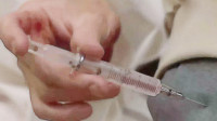 男子微缩进入针管内,被注入人类身体中,之后还可以转移到女友身上