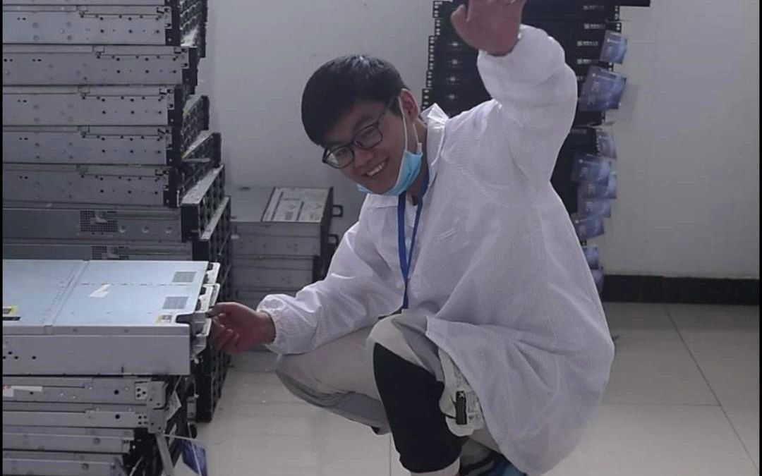 美好的一天,从清晨睁眼开第一台服务器开始,服务器租用托管找我!