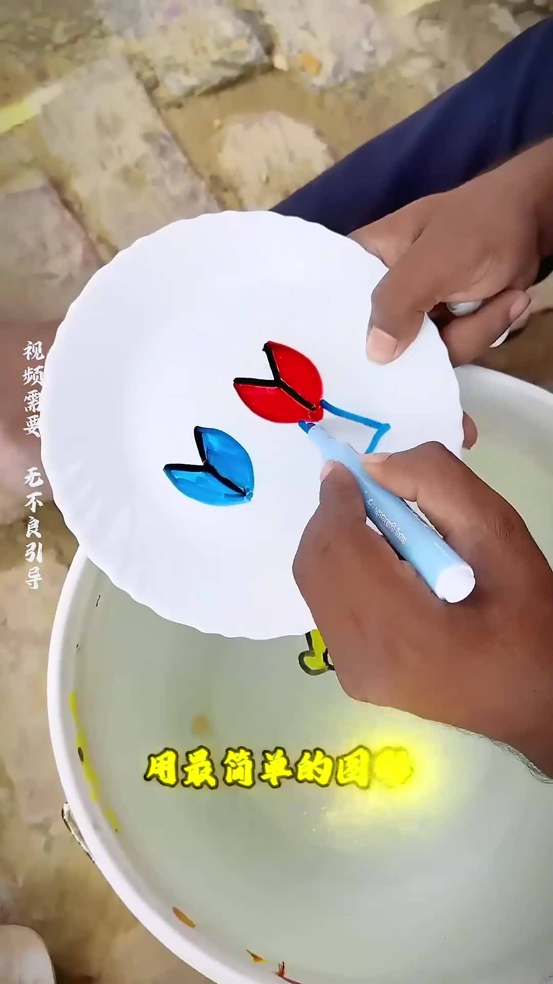 这位印度小哥太厉害了,他能用简单的图形画出任何动物