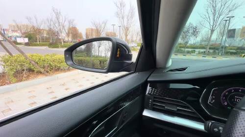 大众变道辅助系统使用方法详解及原理后视镜如何开启亮黄灯醒