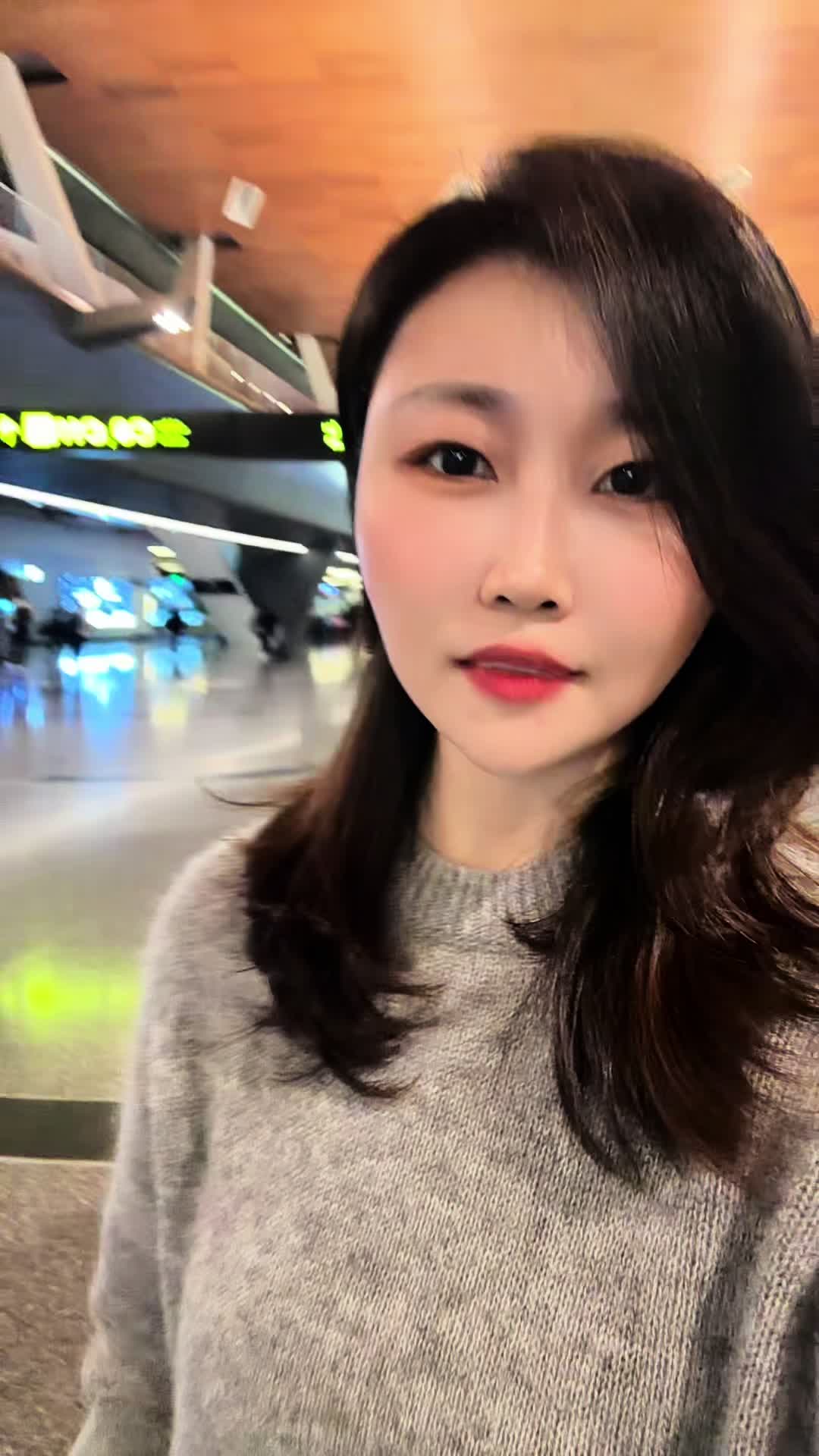 ...好多大学生选择海外就业,也是不得已的选择,同学们抓住机会,考公...