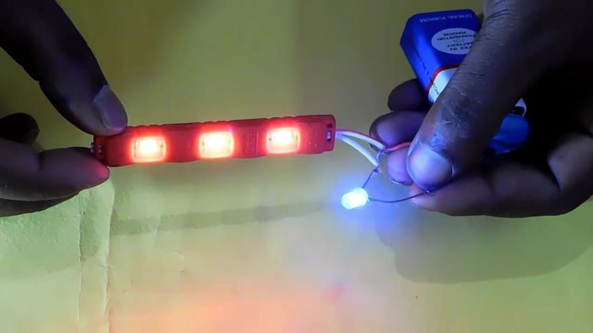 简单制作LED闪光灯:几个12V的LED灯,1个RGB多彩LED灯,1块电池