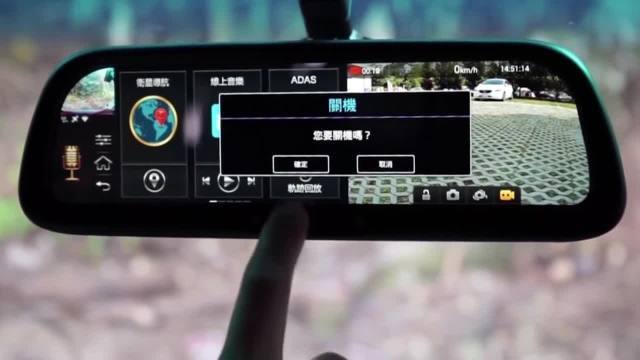 这款智能行车记录仪,兼具后视镜与高清循环录像于一体