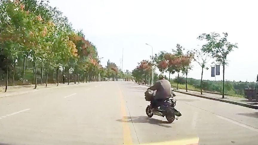 没想到电动车突然转弯,这个反应能打几分?