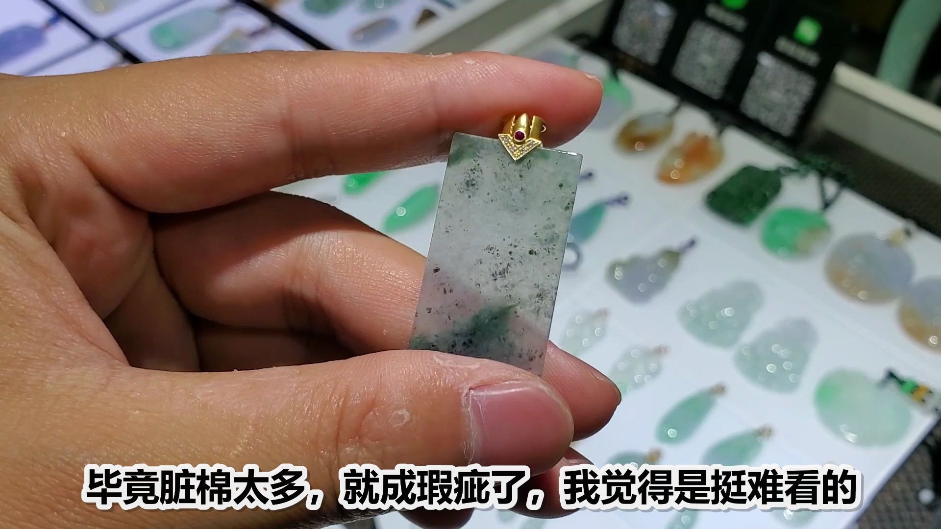 误把糯种当冰种高价买入,朋友自信满满让小伙来点评,如何回答!