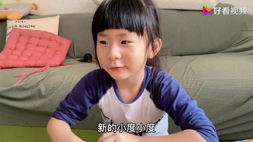 收到小度在家智能音响,小萌开心的不得了,还想请小度帮忙做作业