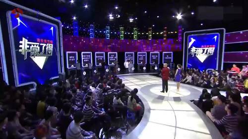 小伙急着回家把飞机安全门打开,孟非呆住:这是个人才