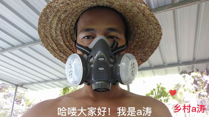 农村小哥纯手工打造玻璃钢船,5米长的小船,成本只需要一千多。