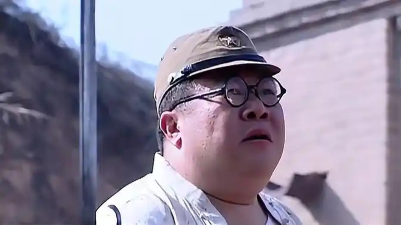 小兵张嘎:鬼子进村要嘎子带路,嘎子趁其不注意,直接钻水里溜走