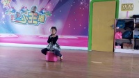 萱子无实物表演《看电视》