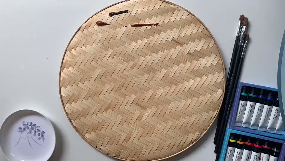 把婆婆家的簸箕 拿来随便画两笔 做个花艺软装画吧 #装饰#花艺