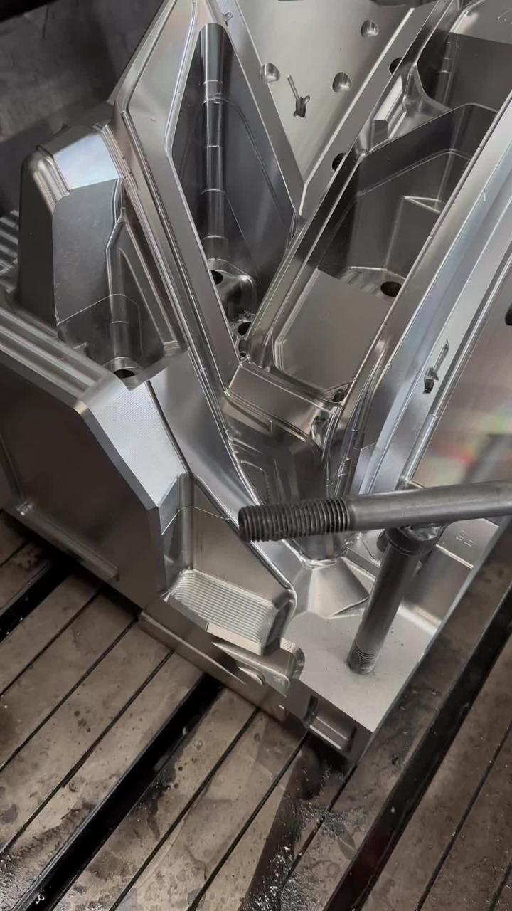 #工厂实拍视频 #CNC #powermill编程 #模具制造 #精密加工