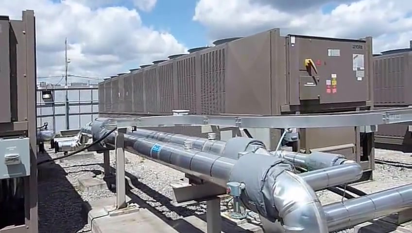 约克YSPA系列螺杆式风冷热泵机组采用壳管式蒸发器,双螺杆压缩机,...