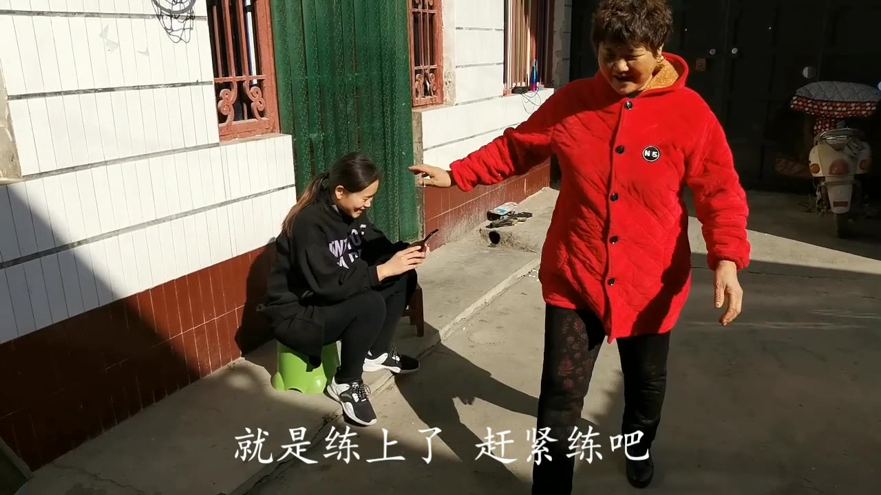 婆婆去交合作医疗,儿媳说在手机上交吧,婆婆给钱,儿媳为啥不要