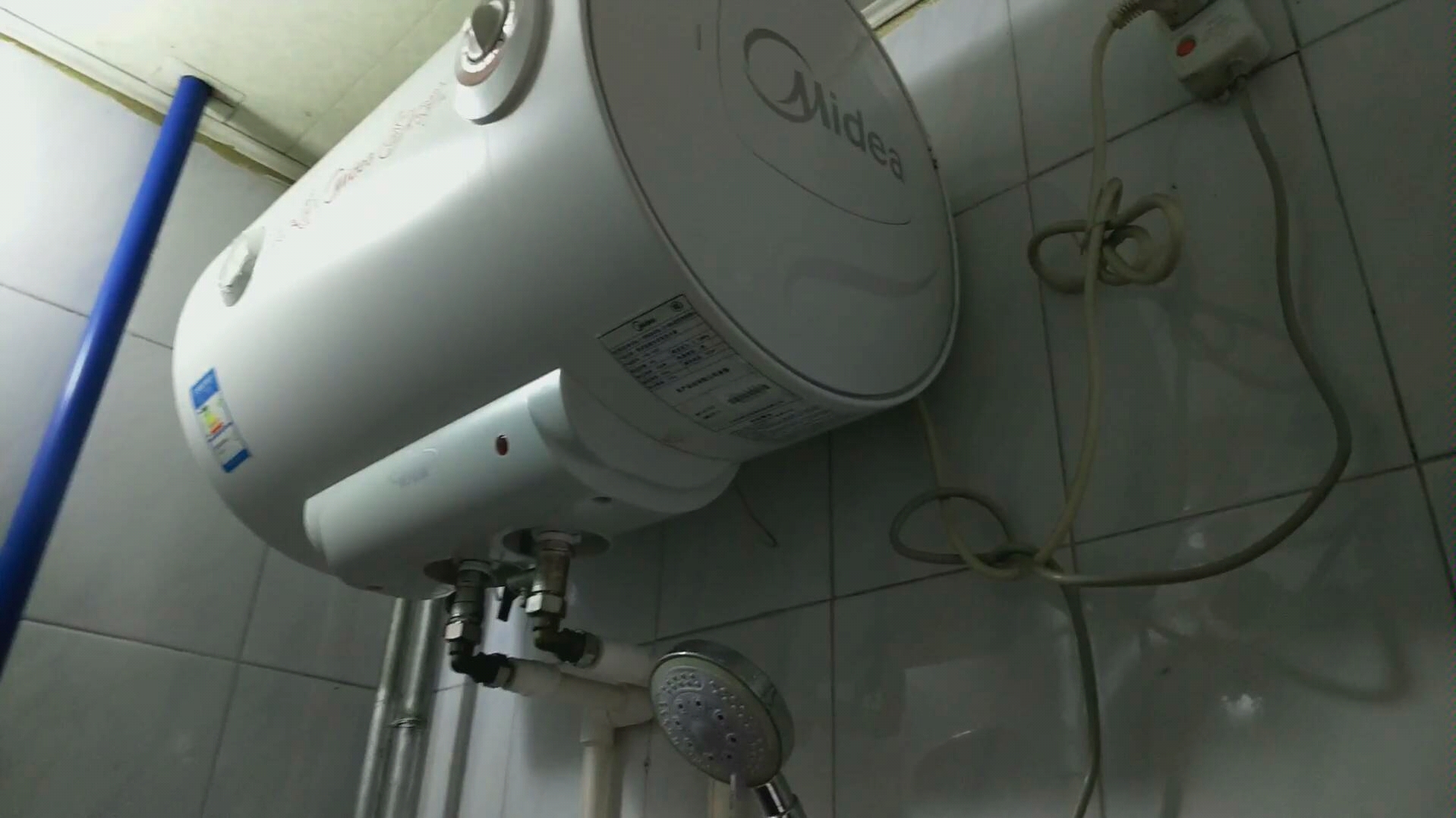 F40-15A1美的40升热水器使用三年后换镁棒