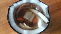 广东靓汤, 党参黄芪红枣枸杞桂圆, 配上浓郁的椰子, 补血益气