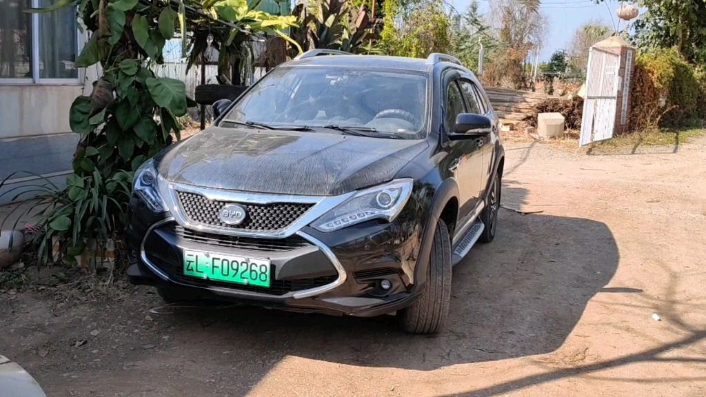 你开了8年的比亚迪混动车是继续发光发热,还是闲置在家?