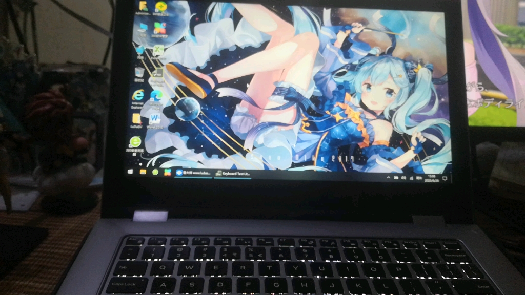 369出台13.3寸戴尔轻薄办公本i5五代8加256固态支持360度翻转自带...