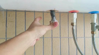 教你两分钟更换热水器镁棒,干净如新,让你的热水器延长寿命