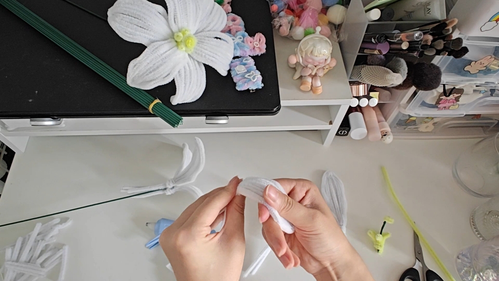 手工扭扭棒教程之百合花