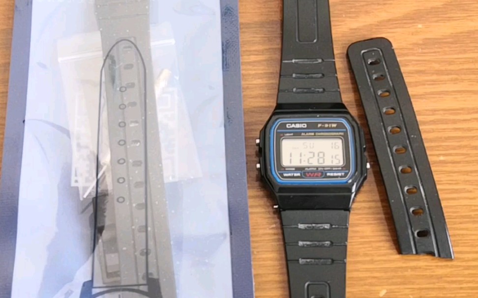 自己动手换卡西欧F-91W小黑块手表表带