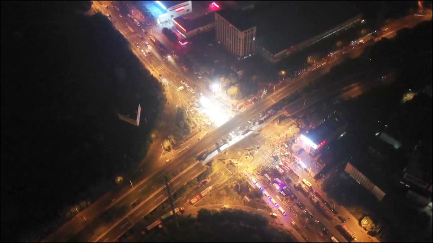 航拍:无锡高架桥侧翻最新现场,救援正进行,周围道路拥堵