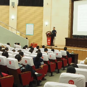懂报考的刘老师 
