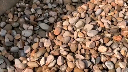 鹅卵石作为滤料的普通的一种,鹅卵石可以作为过滤材料使用,也可以...