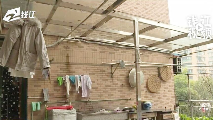 按照社区规定搭建的雨棚 为何被认定为违建?