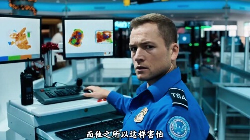 男人在安检时发现化学武器,却只能忍气吞声假装什么也没看见