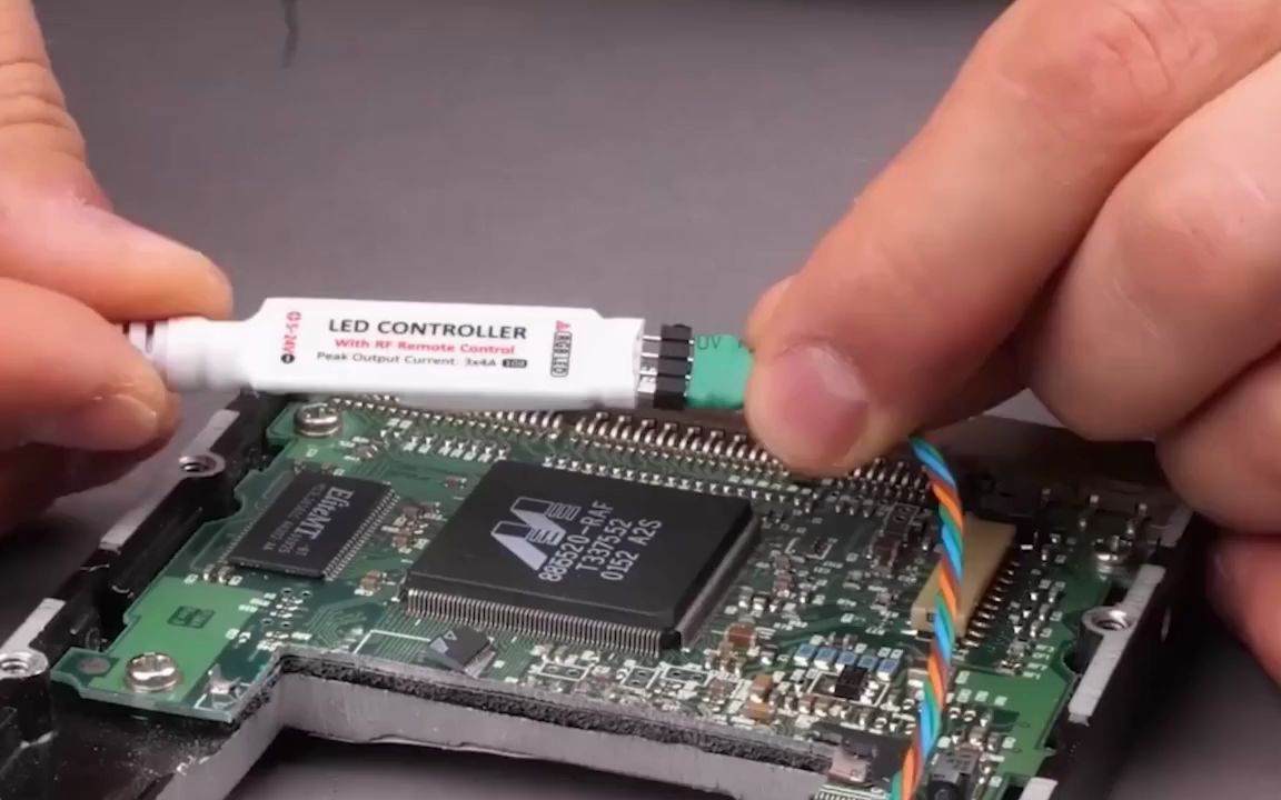 电脑里的硬盘拆出来改装过后你会发现它不仅仅是一个硬盘