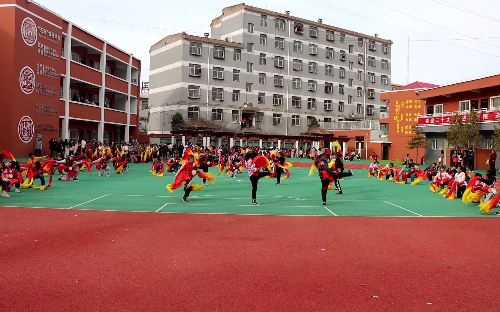 安塞二小腰鼓大赛三年级5班同学彩排现场,视频片段欣赏