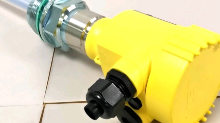 ...时候,就知道它是一款物位传感器,更确切的说,它是电容式棒式传感器。