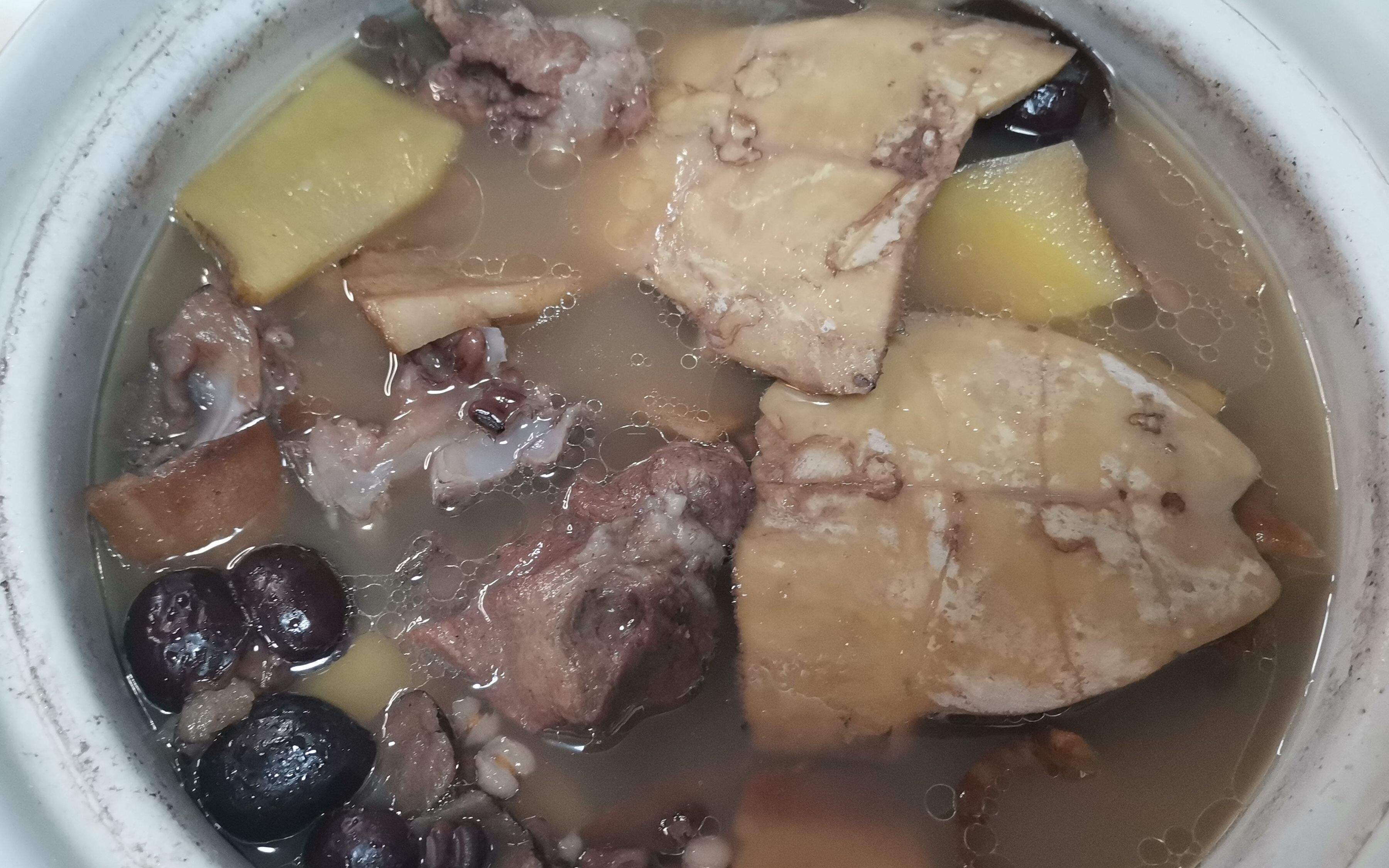 清热解毒祛湿滋补强身,老龟龙骨土茯苓汤,学会这个汤,受用一生