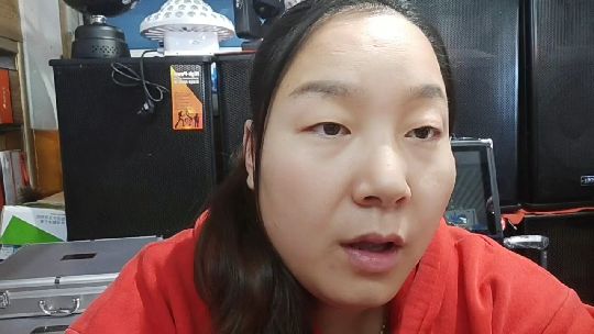 无线话筒连接电视k歌,要看你的电视有没有这个接口