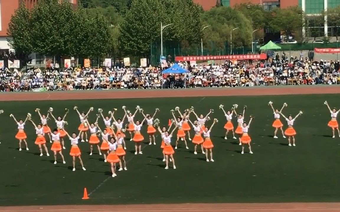 如今新潮的运动会开场舞,热歌舞蹈BGM,网友:90后班主任带的班