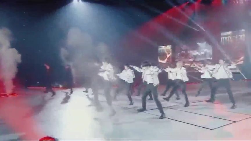 EXO演唱会《咆哮》这个版本的舞台效果,我服气!