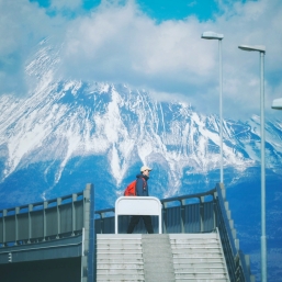 画邴充饥 