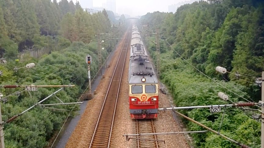 全程68小时横穿中国的火车 K594次列车杭州发车开往阿克苏