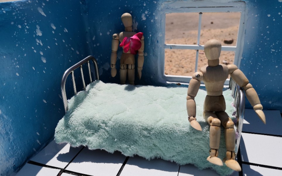 手工制作(焊接)一张不锈钢单人床迷你模型,貌似有点像医院的病床